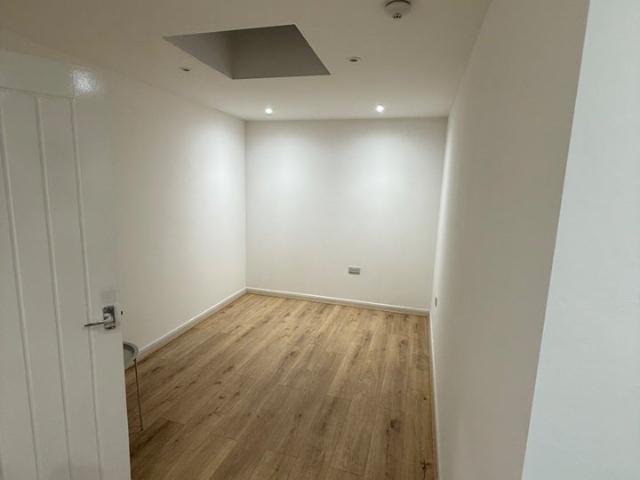 Room at High Road, Greater London