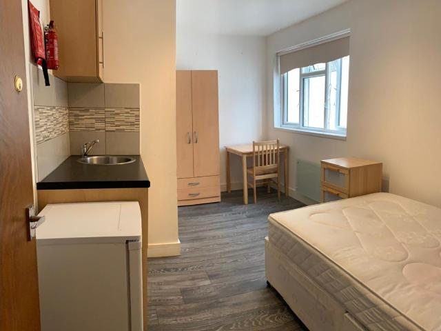 Room at High Road, Greater London