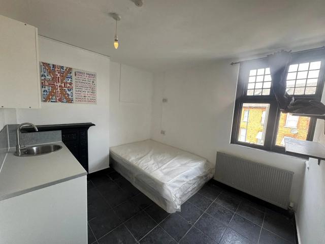 Room at High Road, Greater London