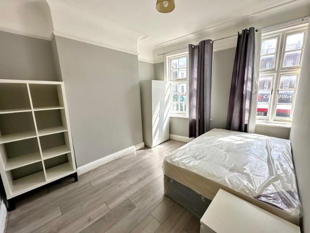 Room at High Road, Greater London
