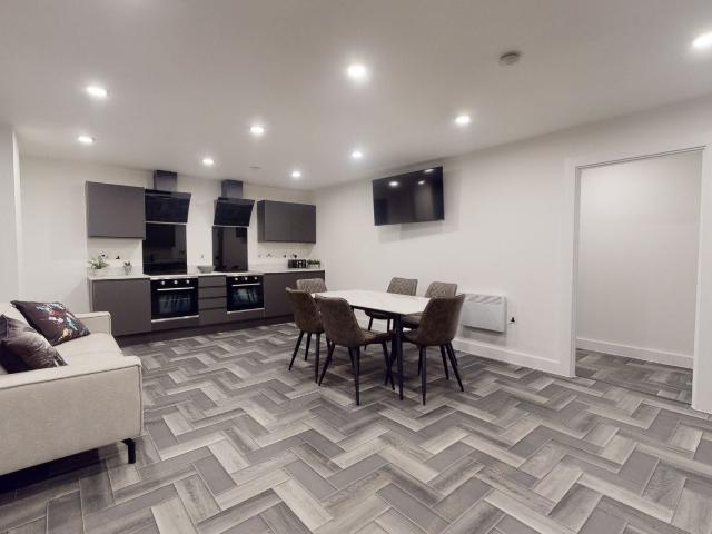 Room at High Road, Nottingham