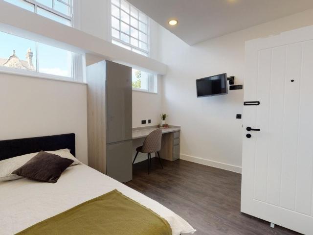 Room at High Road, Nottingham