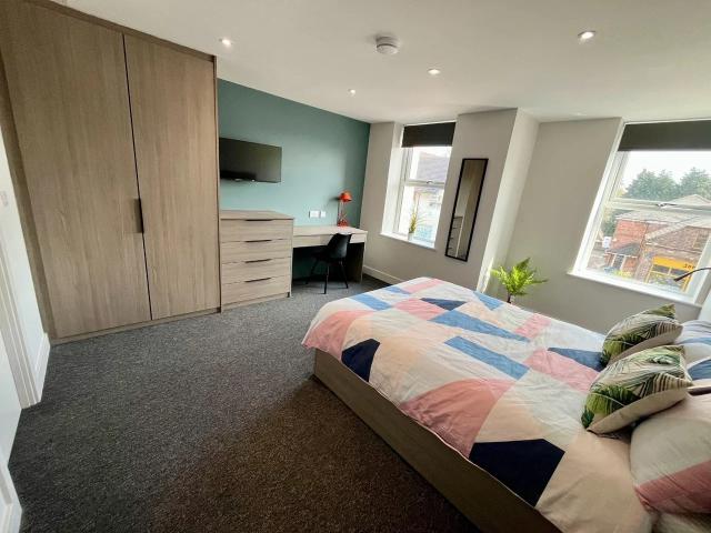 Room at High Road, Nottingham