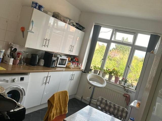 Room at High Road, Nottingham
