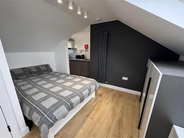 Room at High Road, Nottingham