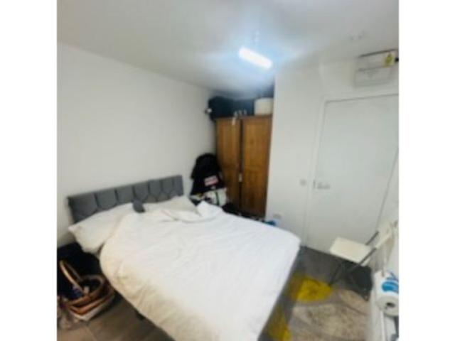 Room at High Town Road, Luton