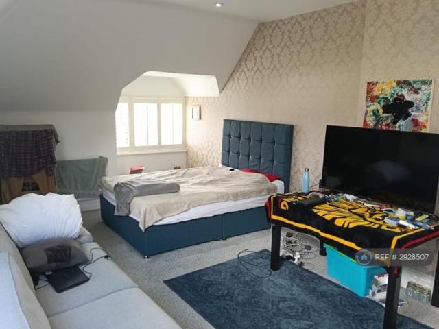 Room at High Tree Close, Greater London