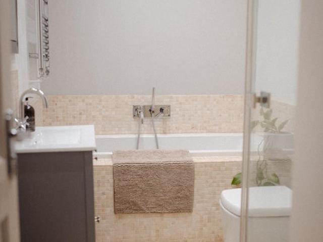 Room at High View Close, Greater London