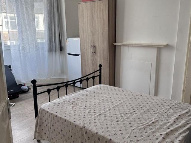 Room at Higham Road, Greater London