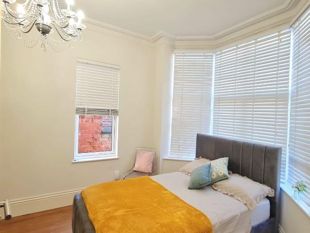 Room at Higham Road, Rushden