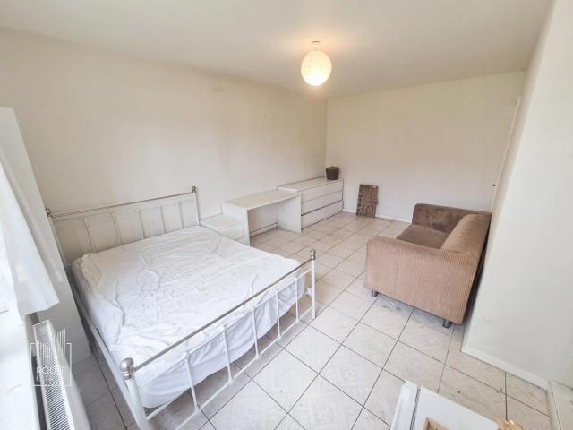 Room at Highbury New Park, London