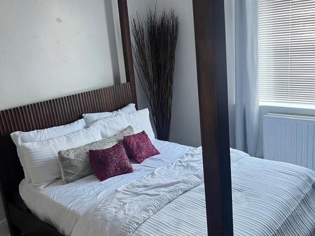 Room at Highbury Avenue, Nottingham