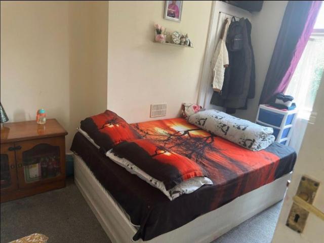 Room at Highbury Gardens, Greater London