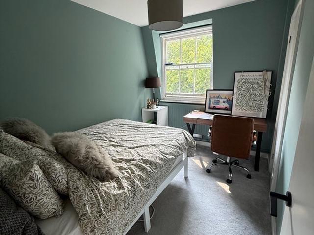 Room at Highbury Place, Greater London