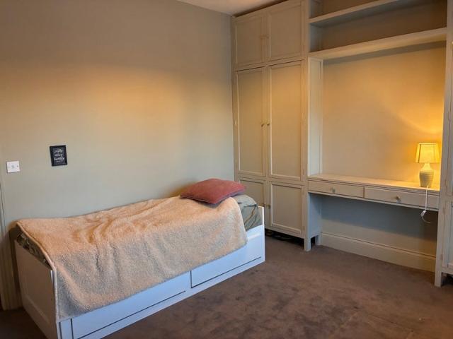 Room at Highbury Road, Birmingham