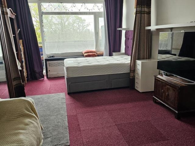 Room at Highcliffe Drive, Greater London