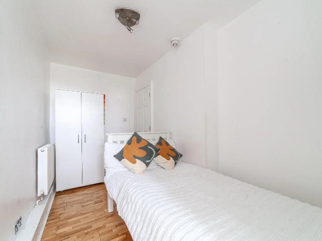 Room at Highcliffe Drive, Greater London