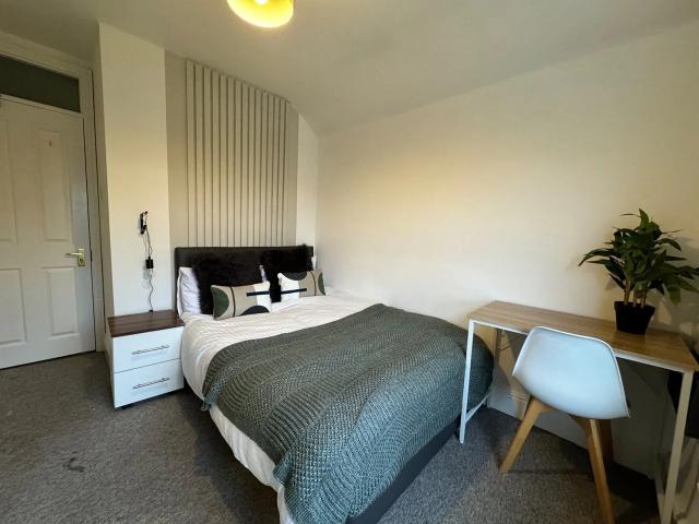 Room at Highcliffe Road, Winchester