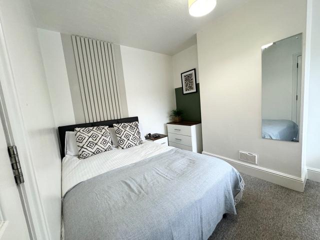 Room at Highcliffe Road, Winchester