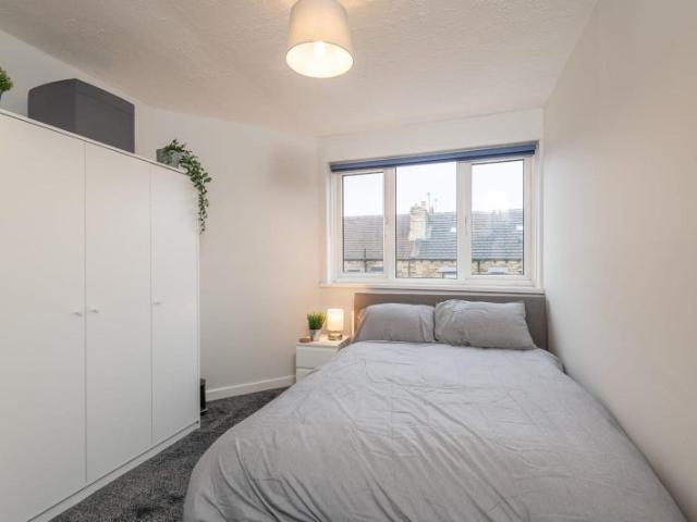 Room at Higher Grange Road, Leeds