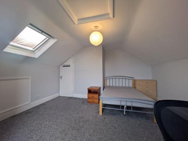Room at Highfield Road, Nottingham