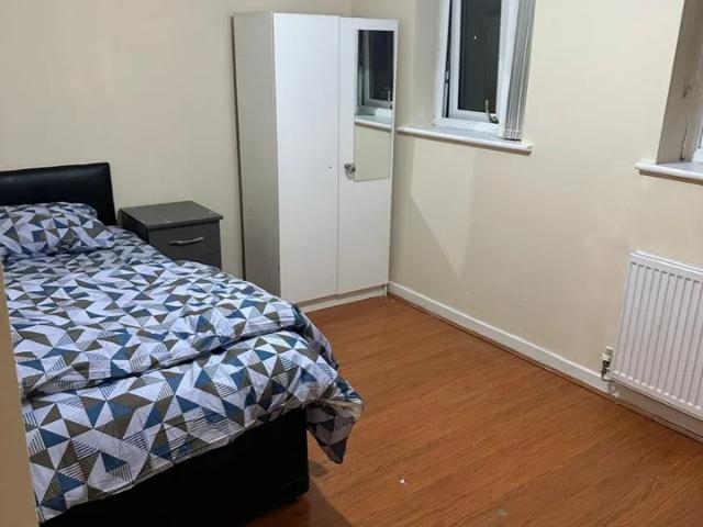 Room at Highfield Road, Birmingham