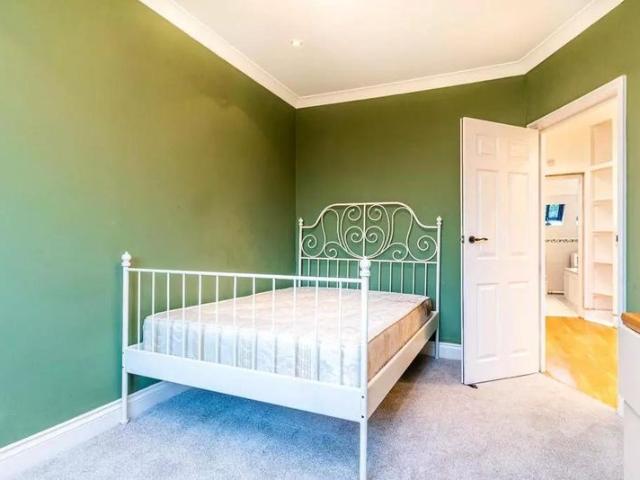 Room at Highgate High Street, Greater London