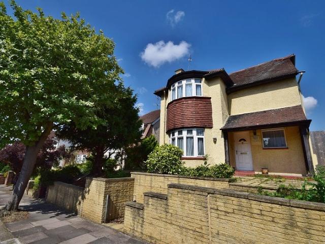 Room at Highland Avenue, Greater London