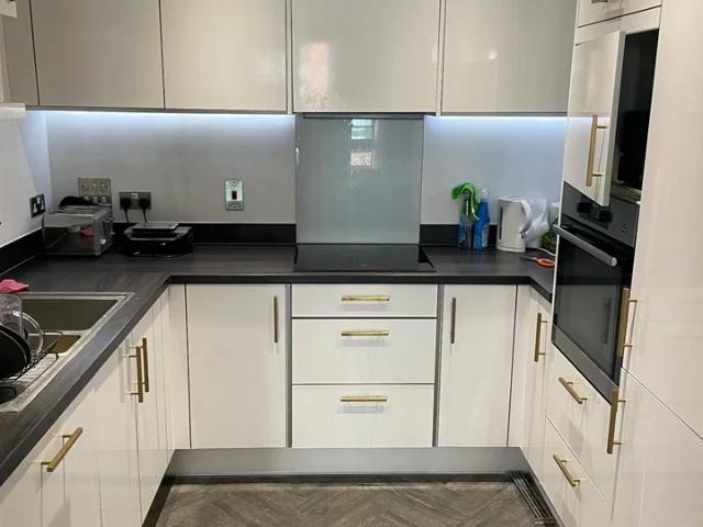 Room at Highland Street, Greater London