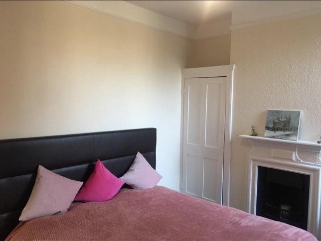 Room at Highlands Avenue, Greater London