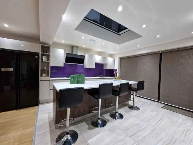 Room at Highlands Close, Greater London