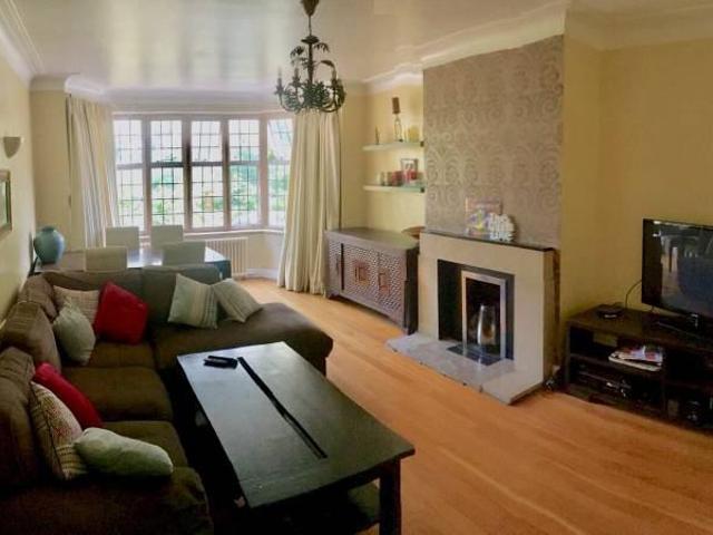 Room at Highlands Heath, Greater London