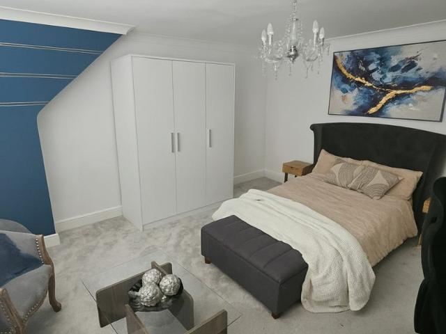 Room at Highlands Road, Basildon