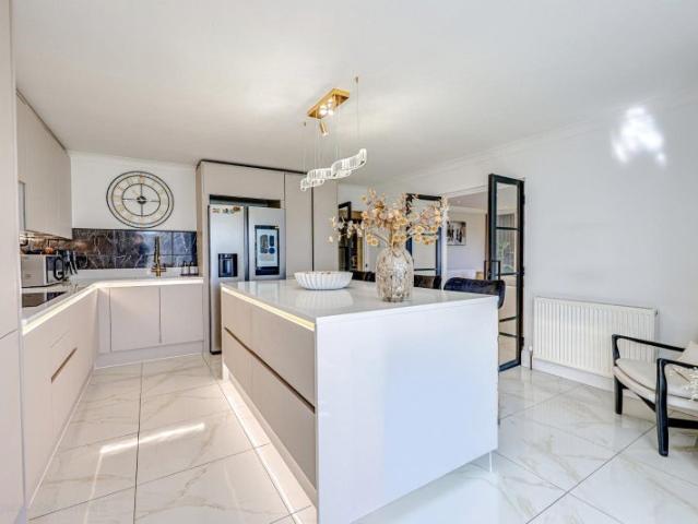 Room at Highlands Road, Basildon