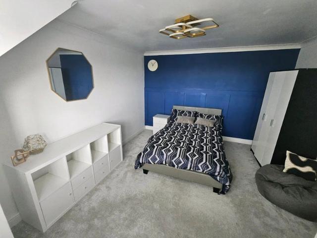 Room at Highlands Road, Basildon