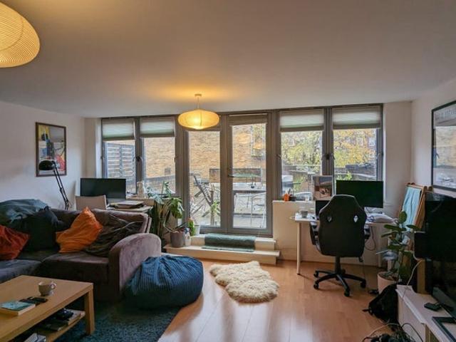 Room at Hilda Lockert Walk, Greater London
