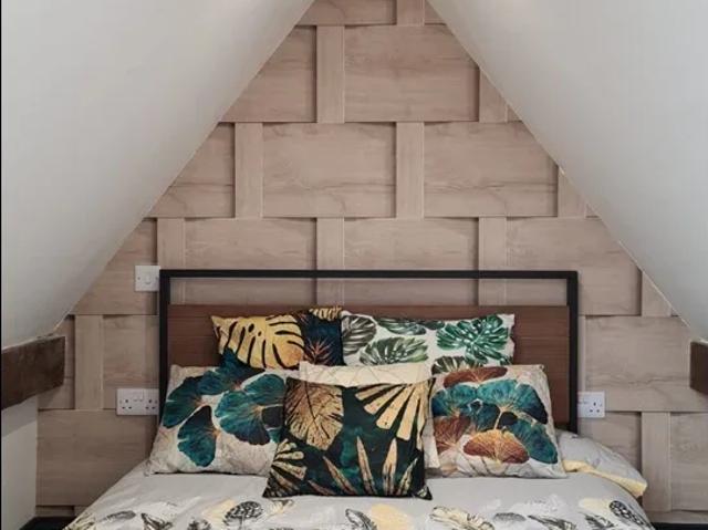 Room at Hill Street, Rugby