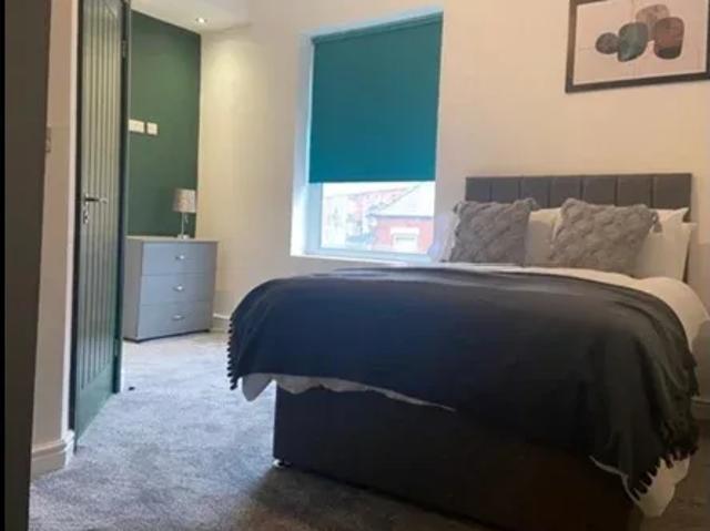 Room at Hill Street, Shaw