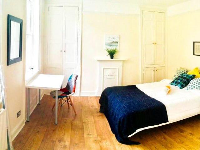 Room at Hill Reach, Greater London