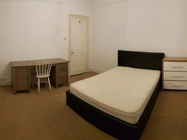 Room at Hill Reach, Greater London
