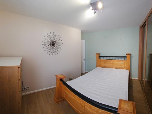Room at Hill Rise, Luton