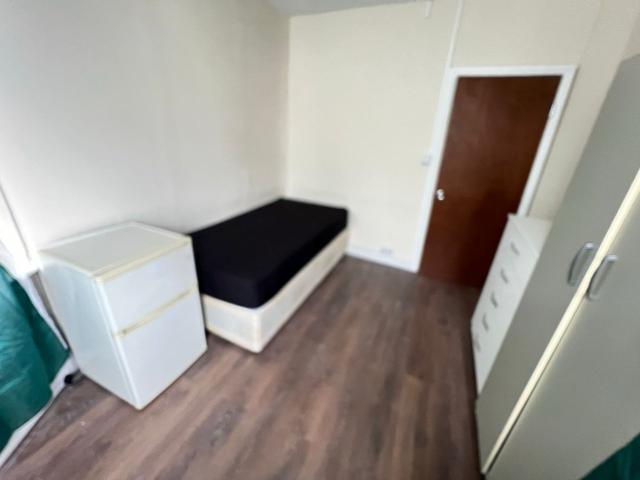 Room at Hillcroft Crescent, Greater London
