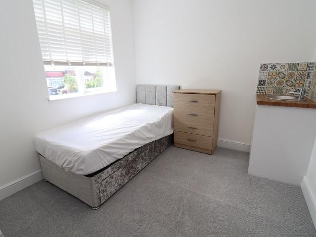 Room at Hillcross Avenue, Greater London