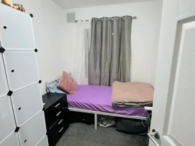 Room at Hilliard Road, Greater London