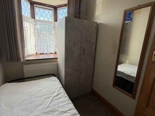 Room at Hillside Gardens, Greater London