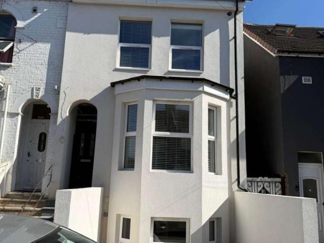 Room at Hillside Road, Luton