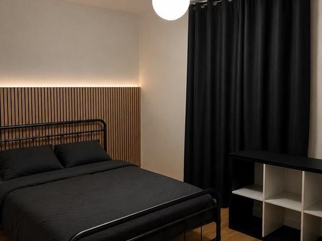 Room at Hind Grove, Greater London