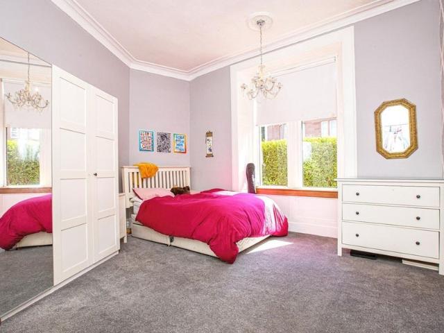 Room at Hinshelwood Drive, Glasgow