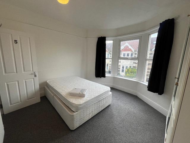 Room at Hinton Road, Bristol