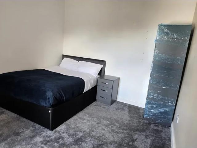 Room at Hob Moor Road, Birmingham